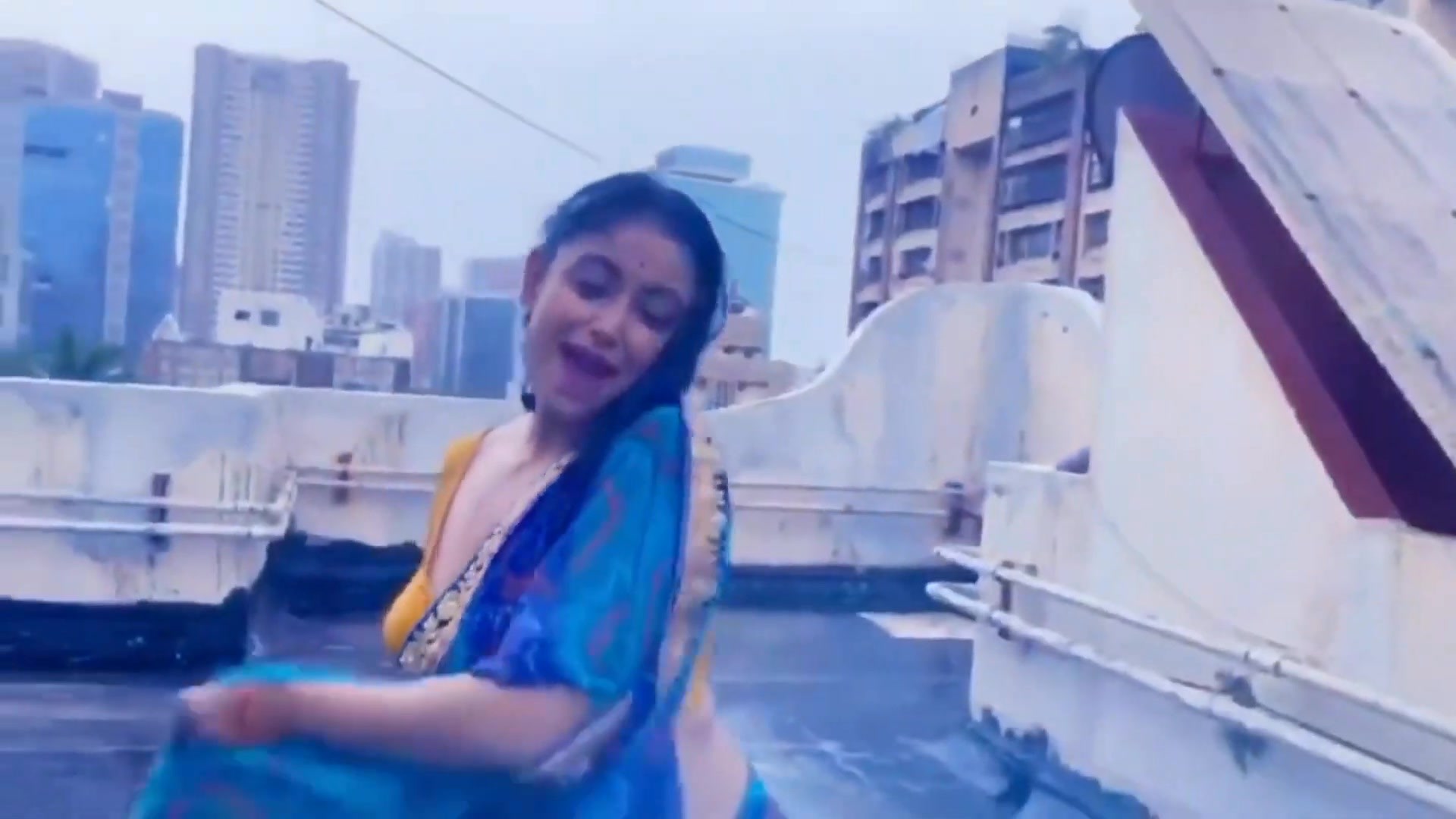 Tip Tip Barsa Pani Sneha Paul Cover Hot Dance in Saree mp4 0006 — Postimages