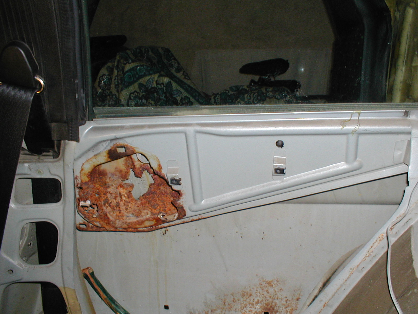 Rust RH rear window — Postimages