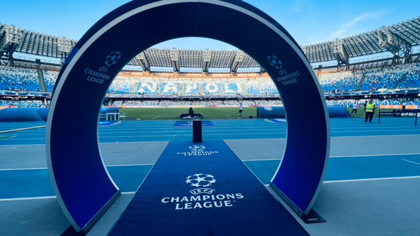 Napoli ground — Postimages