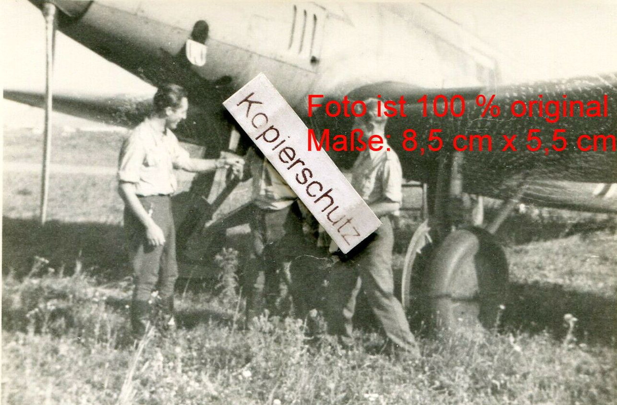 Jagdgeschwader 77 , Pilot F Geisshardt vor Flugzeug in Jassi — Postimages