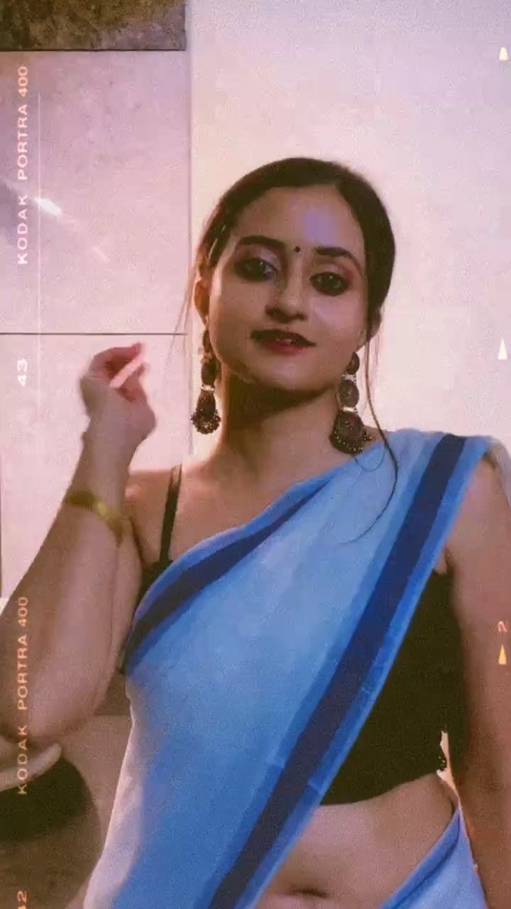 Sneha Mathew Sexy wide Open Navel in Kerala Saree mp4 snapshot 00 17 738 — Postimages