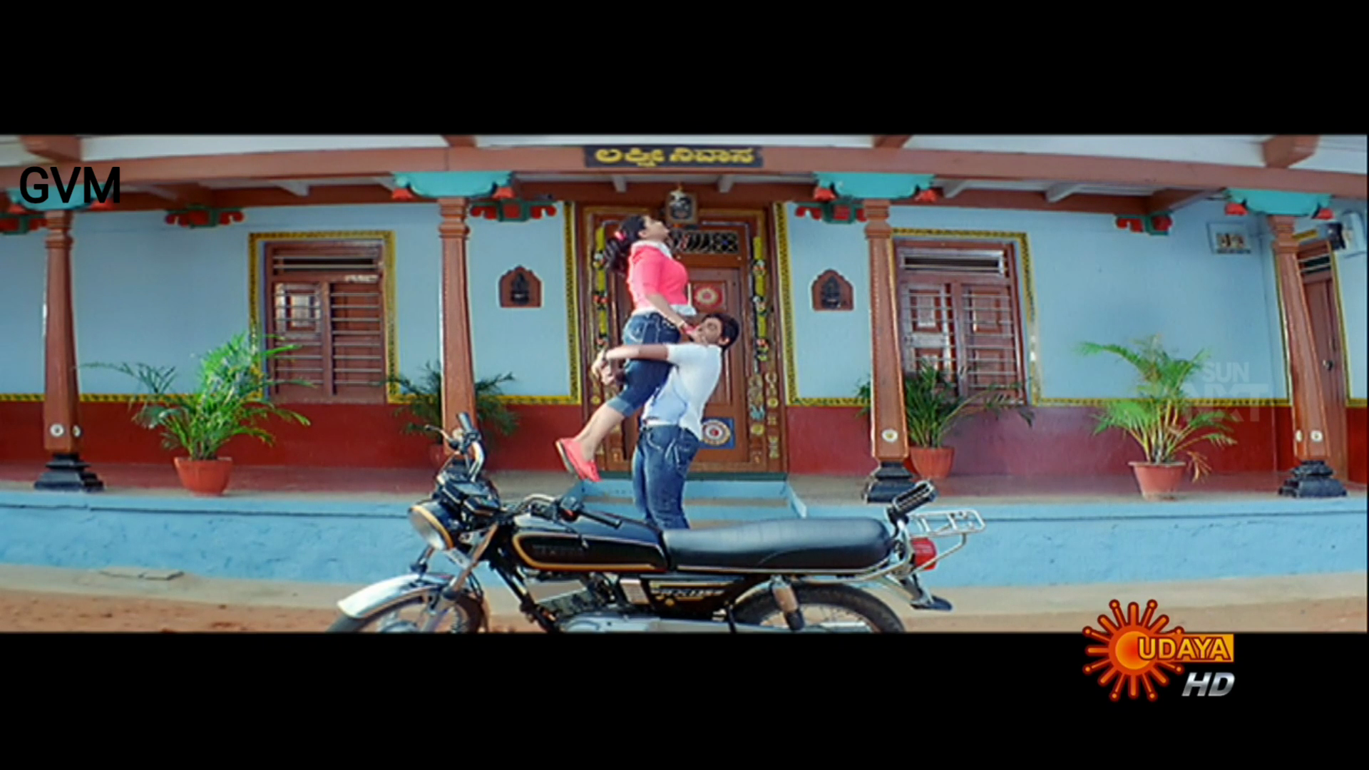 Bhadra Daisy Shah pierced Belly hot 7 — Postimages