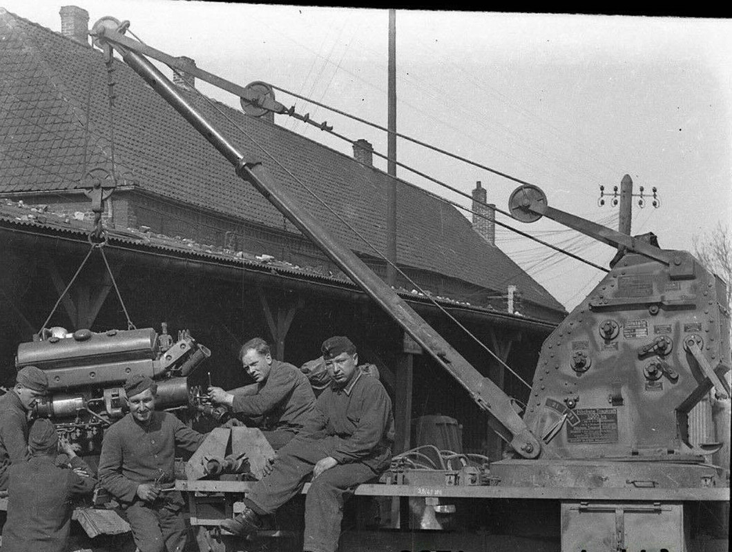 Büssong 4500 A Kfz 100 Bilstein crane — Postimages