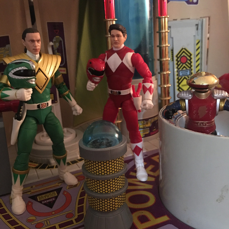 How does the 90’s command center playset scale with the Lightning ...