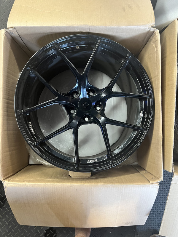 327 AFAF2 9 C21 43 FE A008 AC95570 A9868 — Postimages