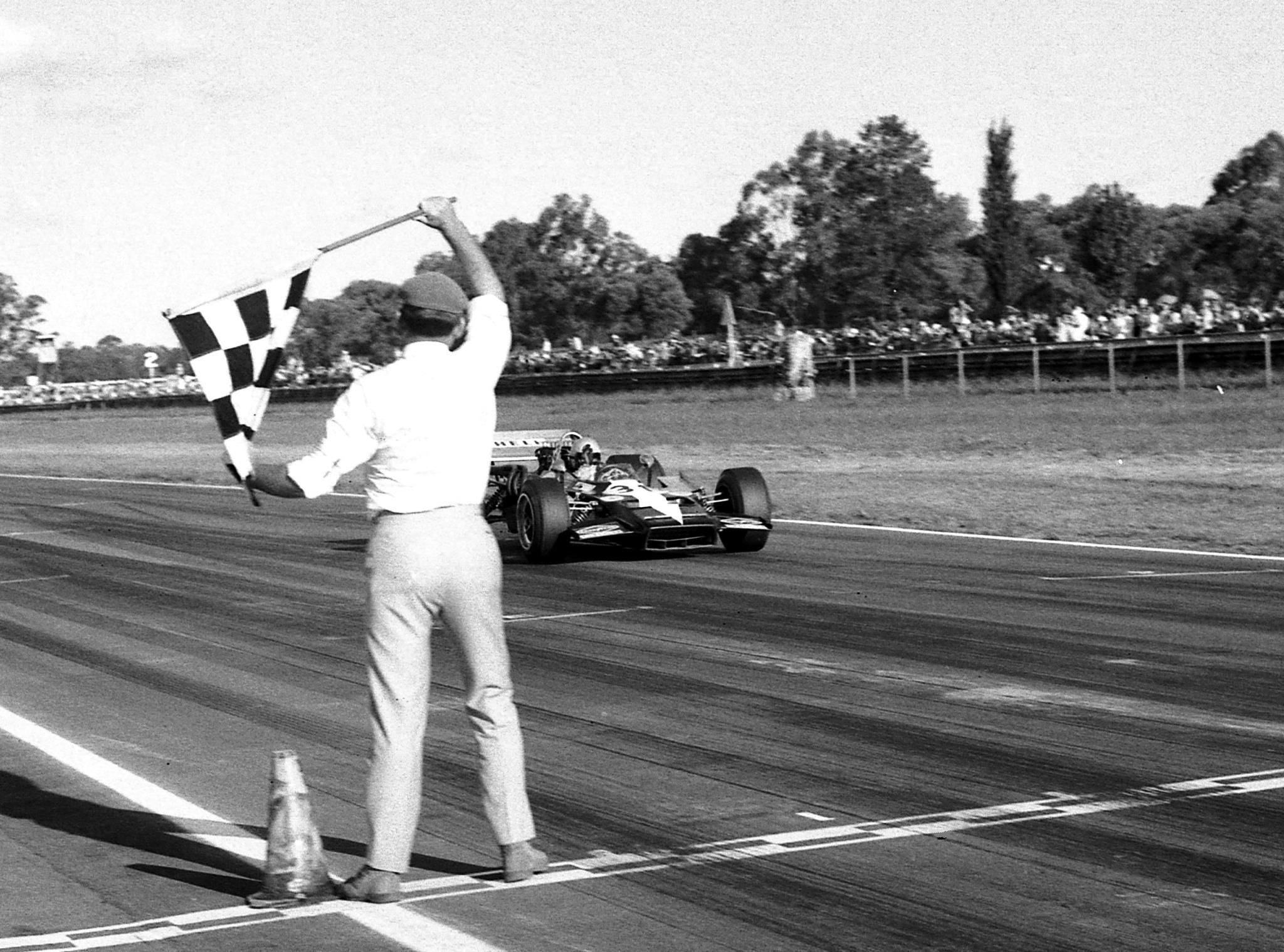 7199 Finish R5 BW — Postimages