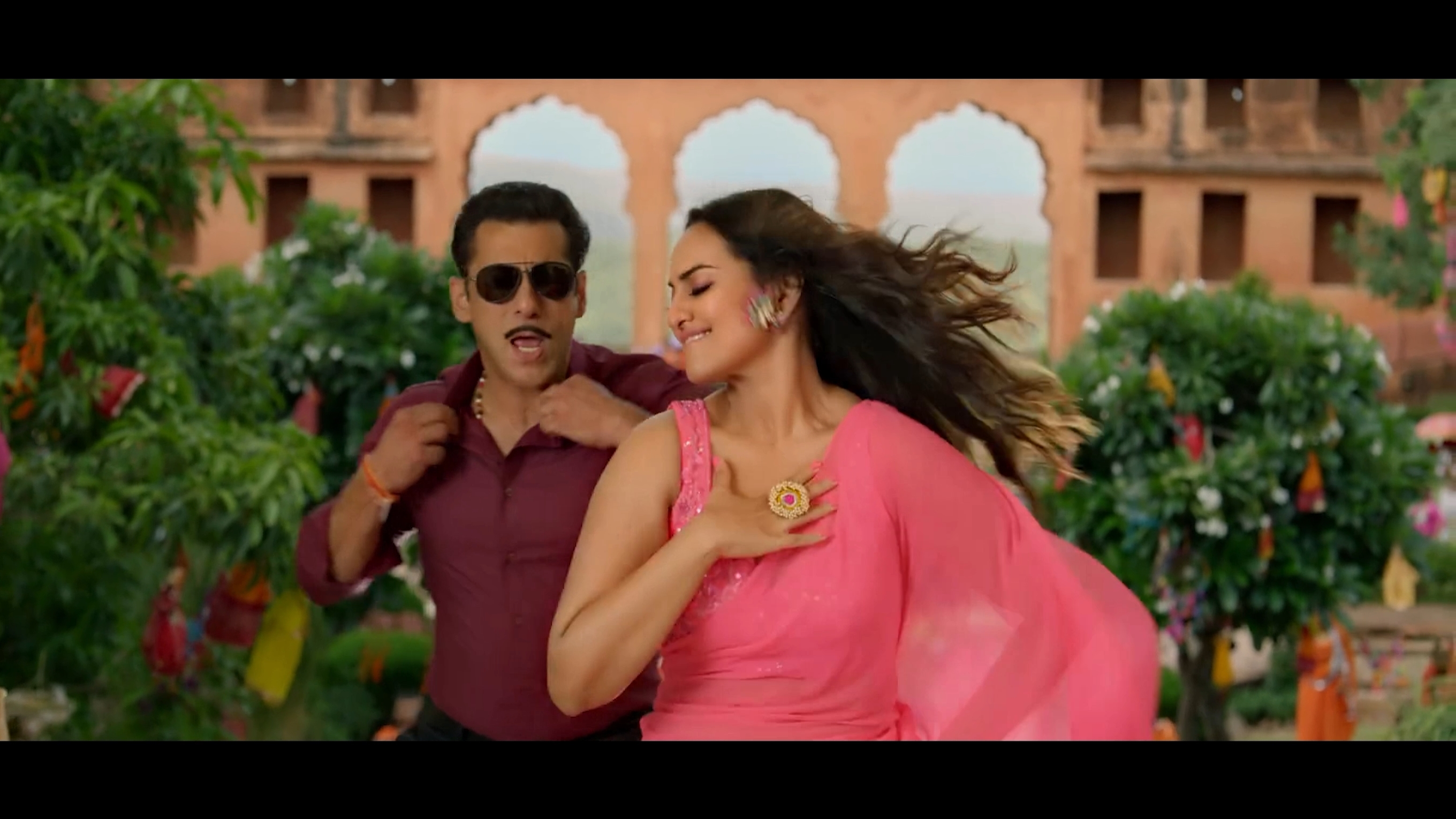 Yu Karke 4k Sona mp4 snapshot 00 51 [2020 11 16 15 15 20] — Postimages