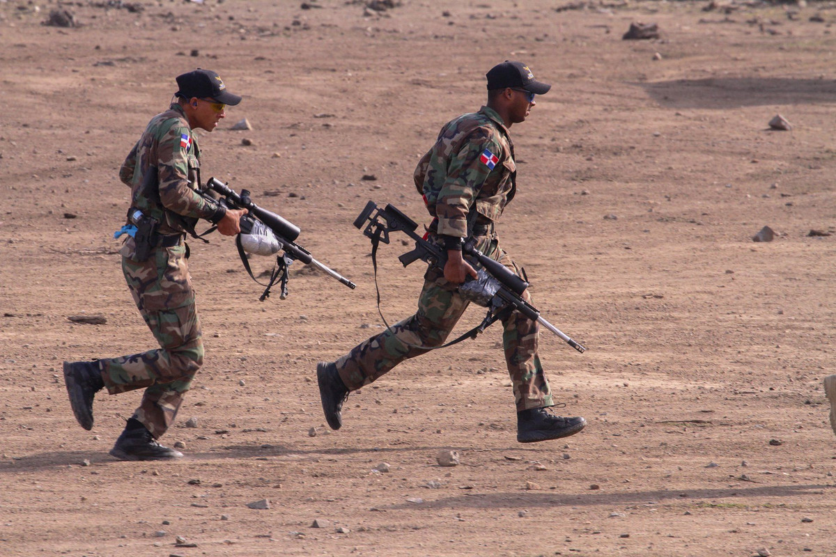 Fuerzas Comando Chile Sniper Event A025 — Postimages