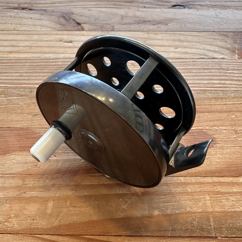 B1103375 BFE3 40 AA B7 E6 8 C13 C5 C8 E8 D4 — Postimages