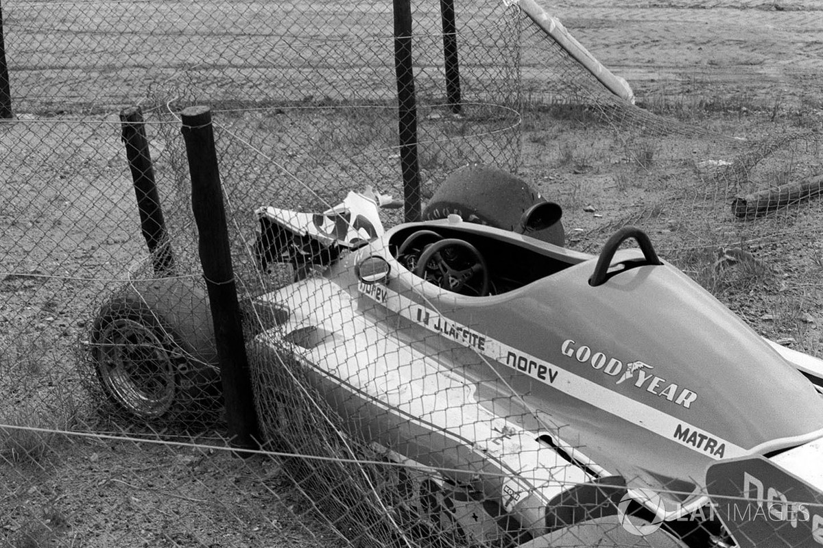 f1 south african gp 1977 the shadow dn8 of tom pryce sits at crowthorne ...