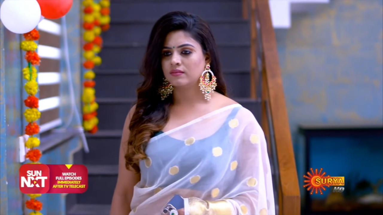 Sexy Iniya in transparent saree shwoing navel mkv snapshot 00 50 985 ...