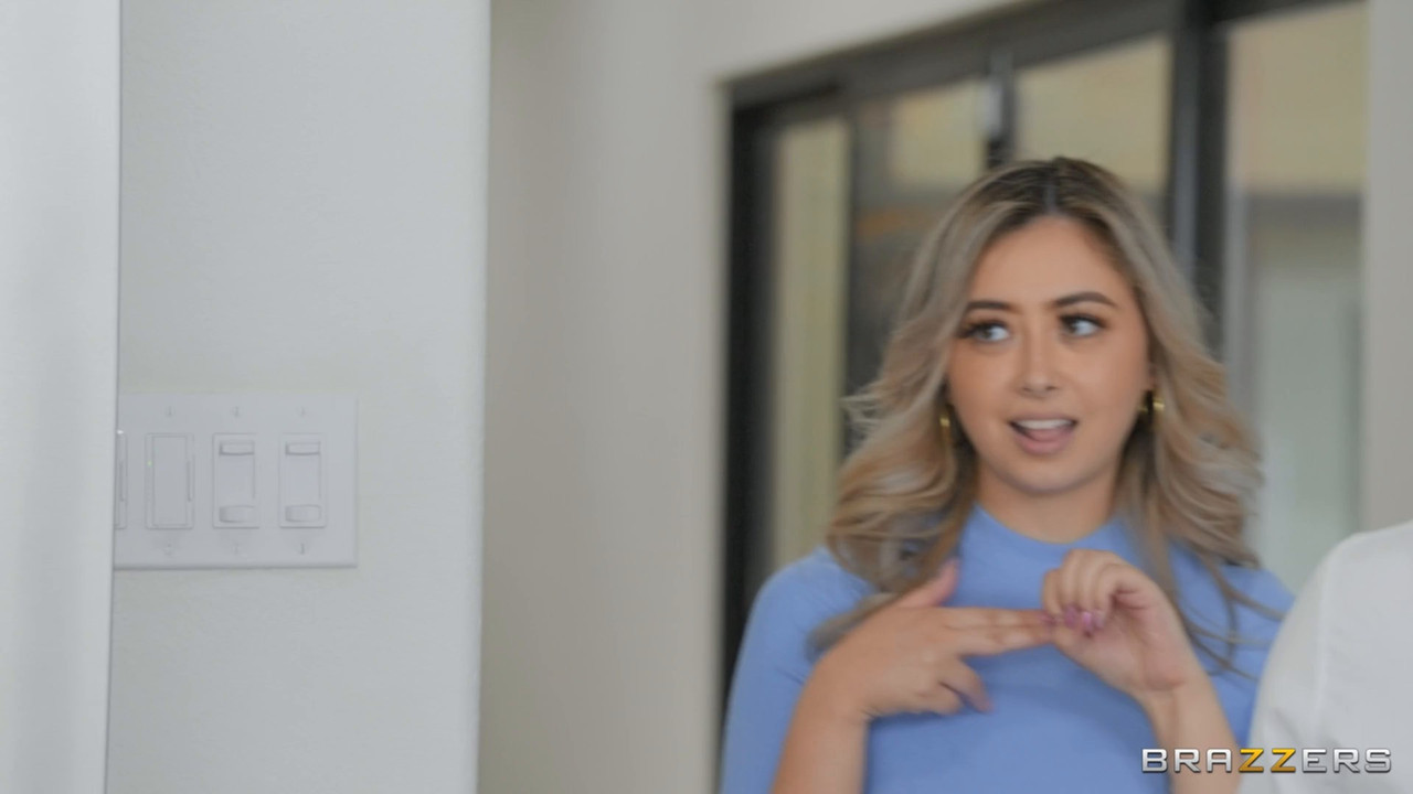 Chloe Surreal Big Natural Babe Gets The Double Dickdown She Thirsts