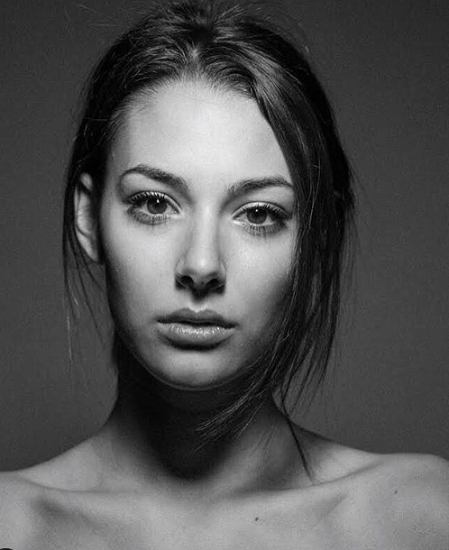 Classify Italian Girl