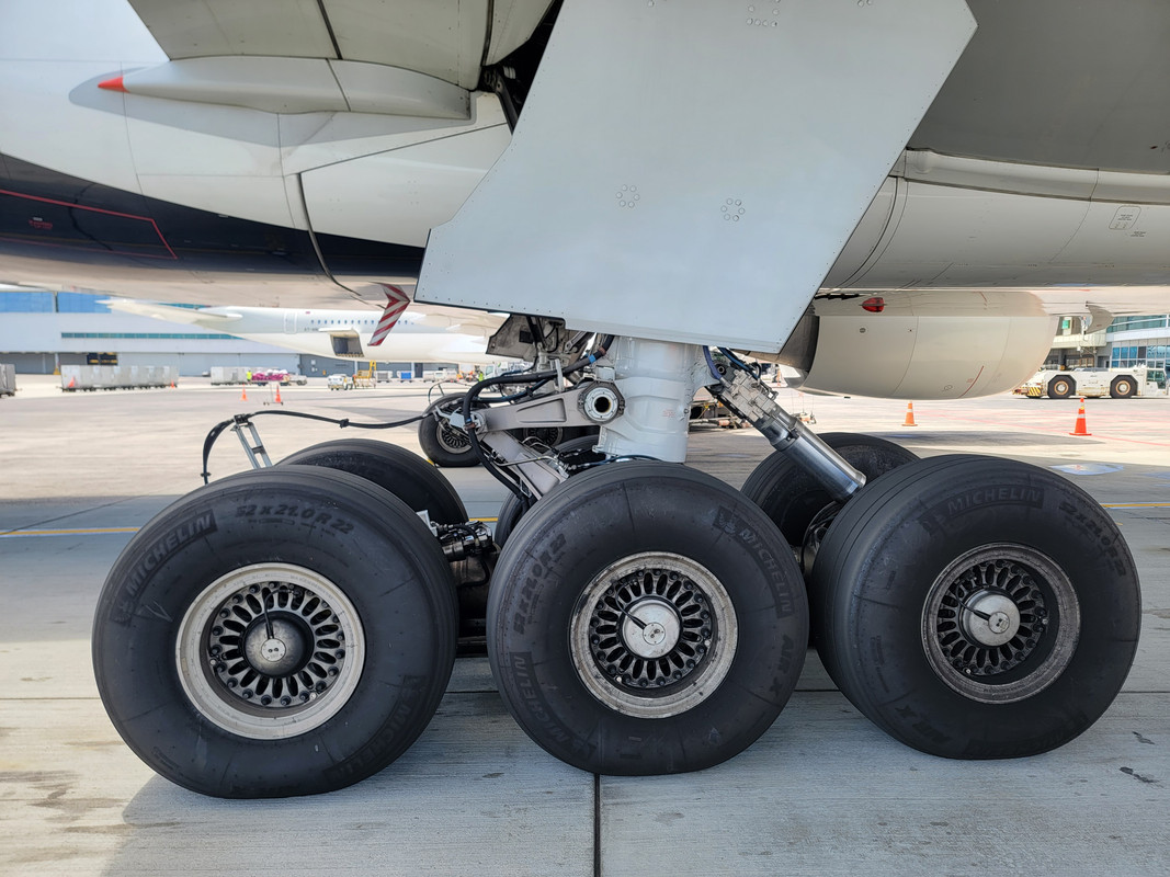 NZFF • B777 landing gear