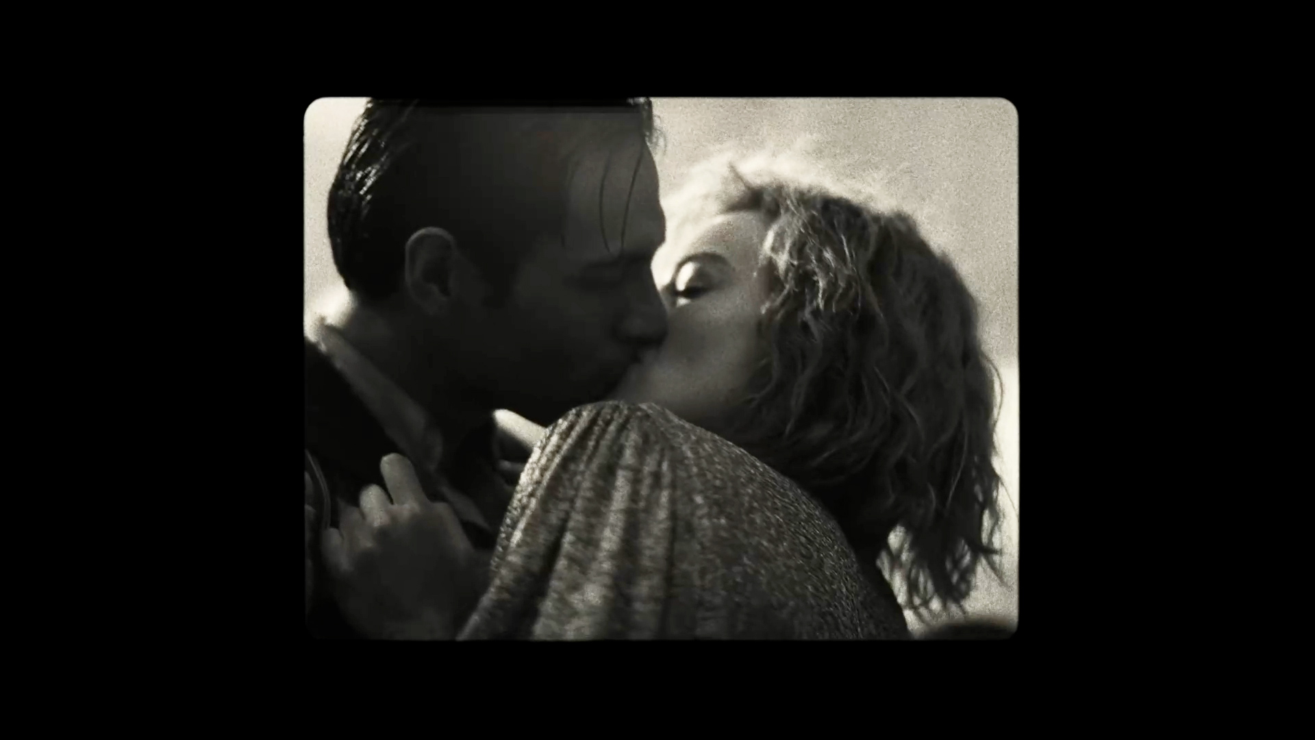 Margot Robbie Babylon 00 01 11 19 Still030 — Postimages