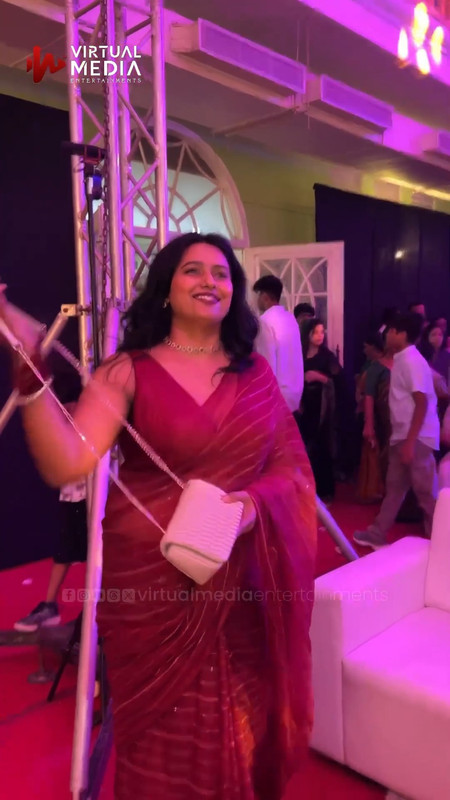Megha Thomas big breast though maroon saree mp4 snapshot 00 45 629 — Postimages
