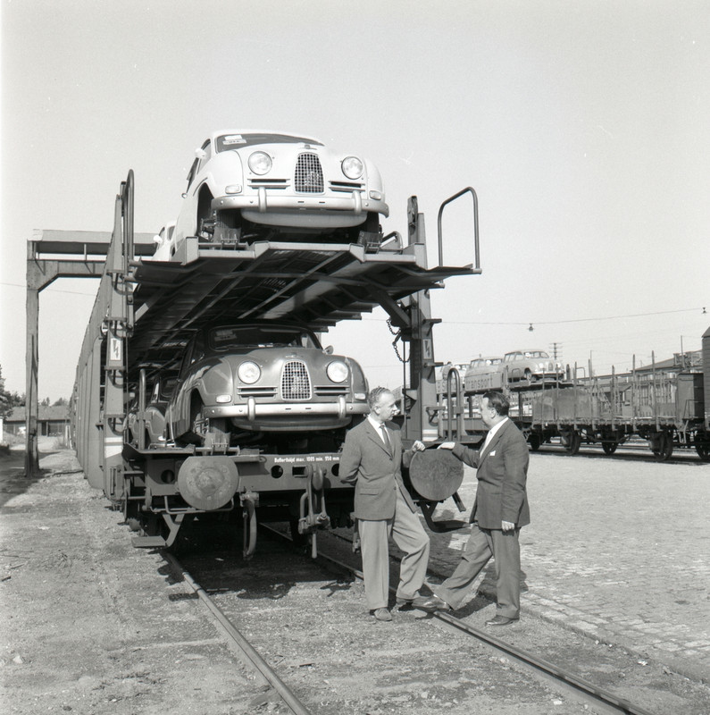 Saab trein transport — Postimages