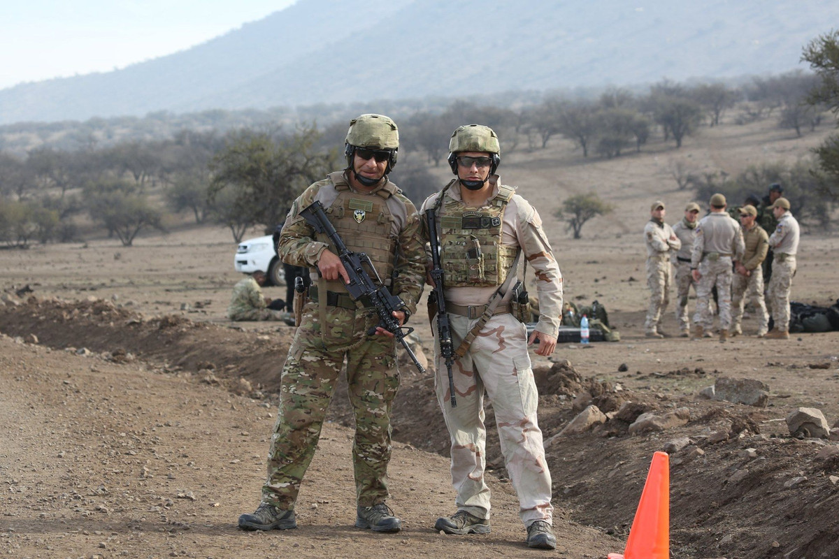 Fuerzas Comando Chile Sniper Event A051 — Postimages