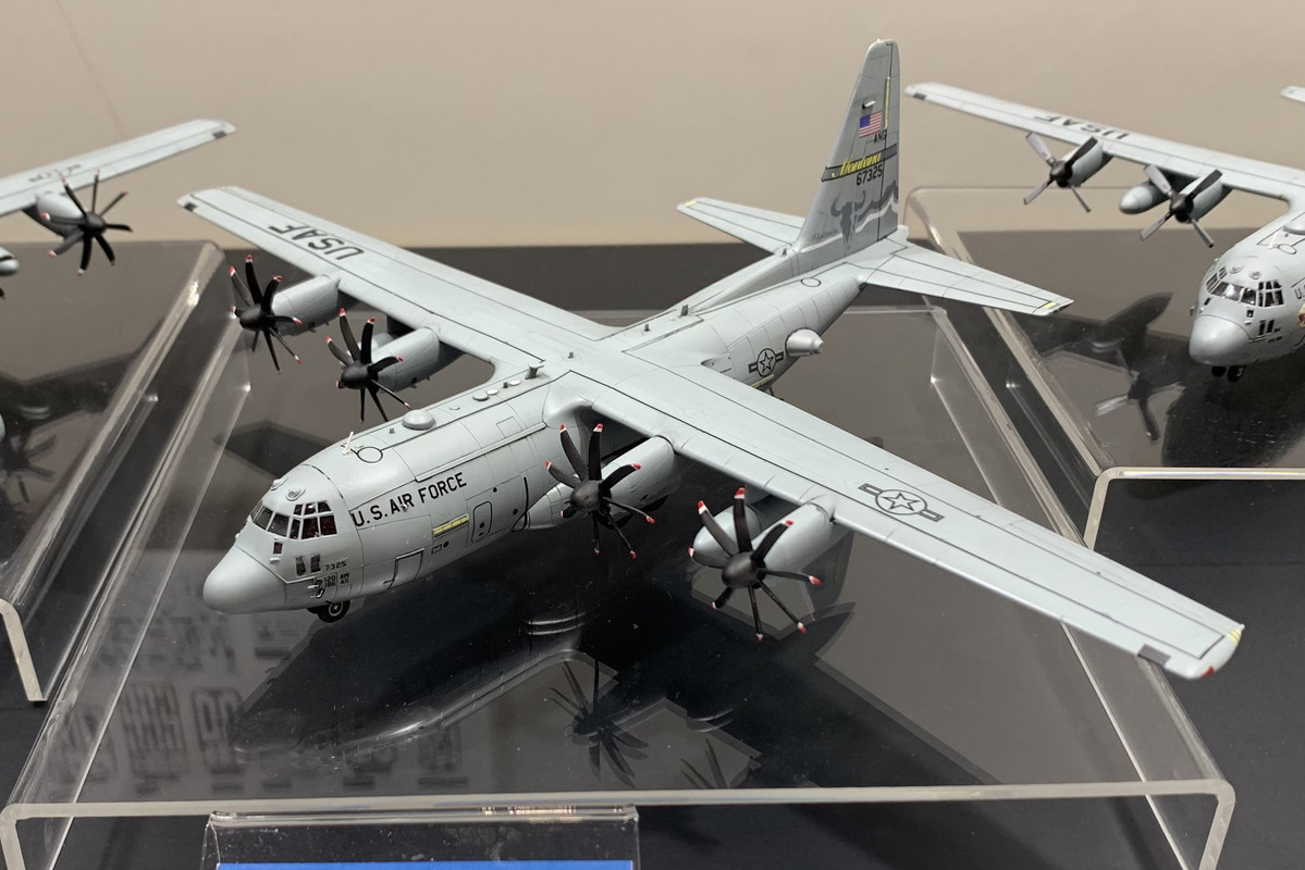 1/144 - Lockheed C-130 Hercules by Great Wall Hobby (GWH) - C-130H & AC-130J released - new ...