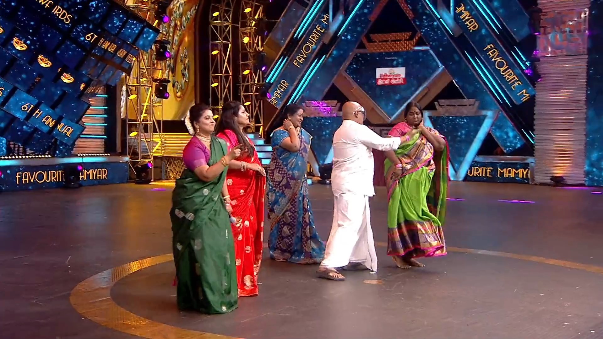 Roopshree Open Navel Show in Saree Vijaytv reality mp4 snapshot 00 33 094 — Postimages