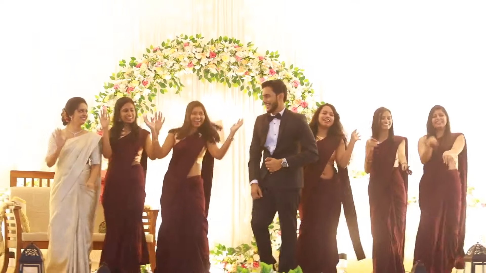 Cute Girls navel during kerala wedding dance webm snapshot 00 21 740 — Postimages