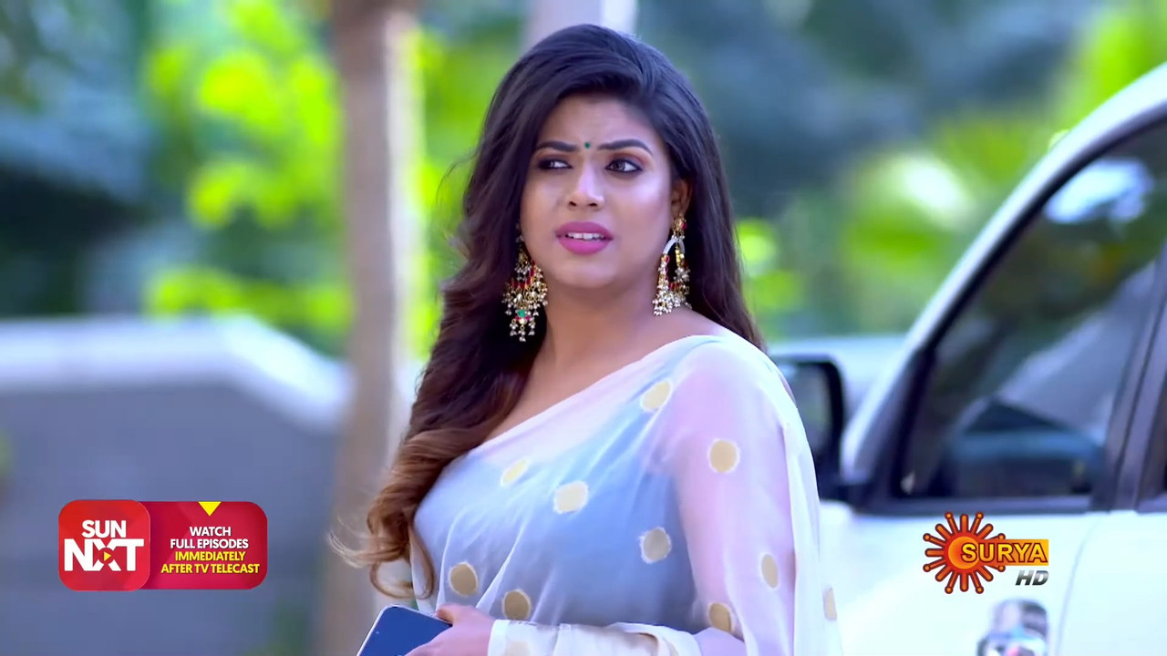 Sexy Iniya in transparent saree shwoing navel mkv snapshot 00 04 325 ...