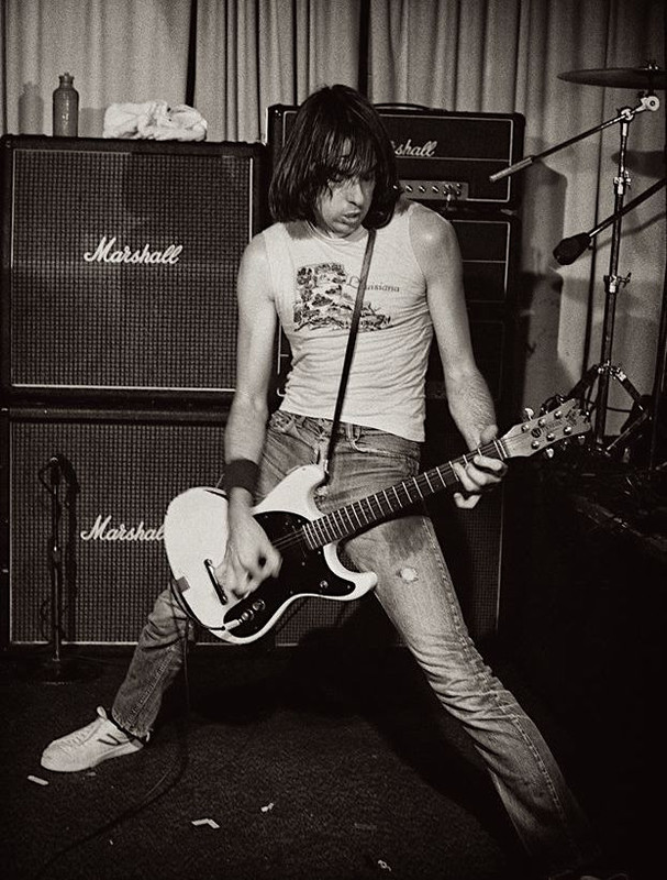 Johnny Ramone's #1 Mosrite guitar sells for $937,500 | Steve Hoffman ...