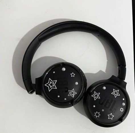 Create a custom based of the object above on Toyhouse