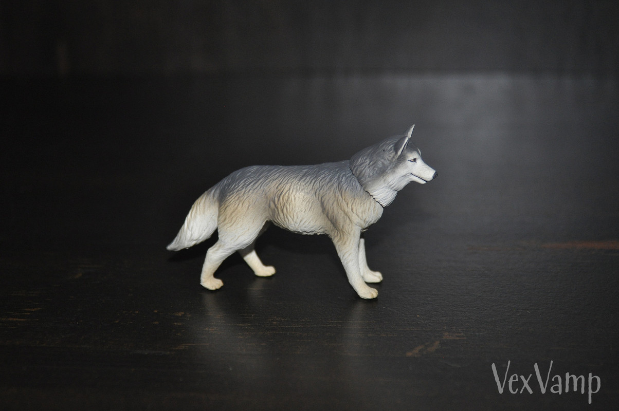 Takara Tomy Wolf Walkarounds