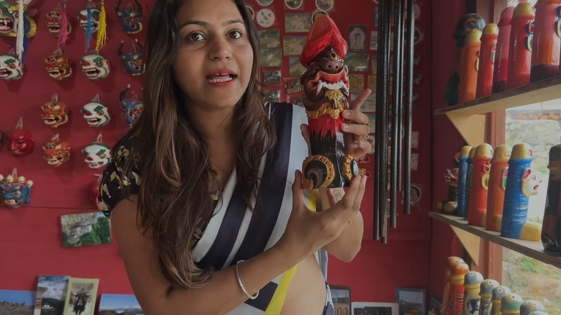 Desi girl open wide navel in white strip saree mp4 snapshot 00 42 253 — Postimages