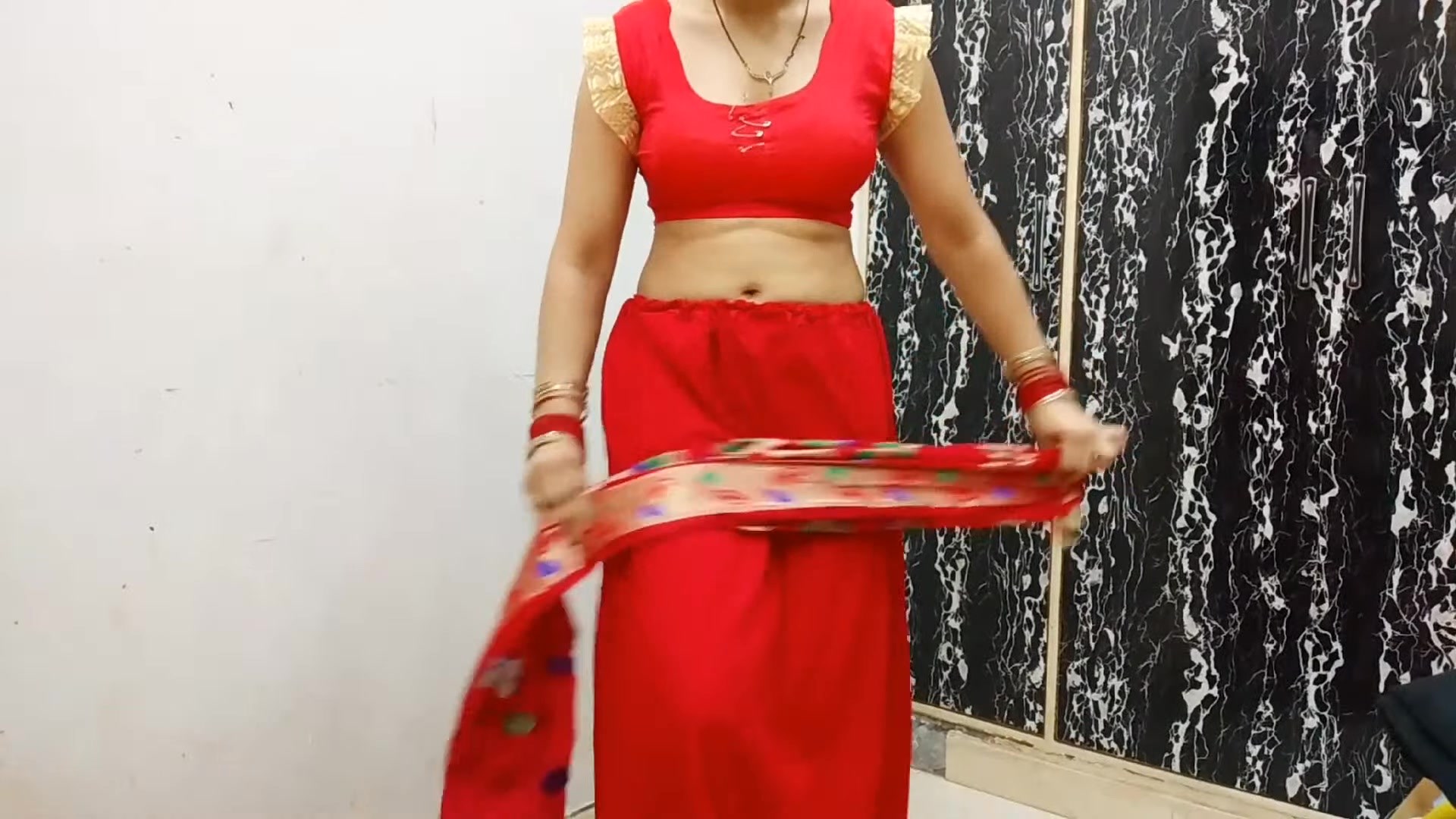 Unique Style Saree Draping with Perfect Pleats How To Wear Silk Saree ...