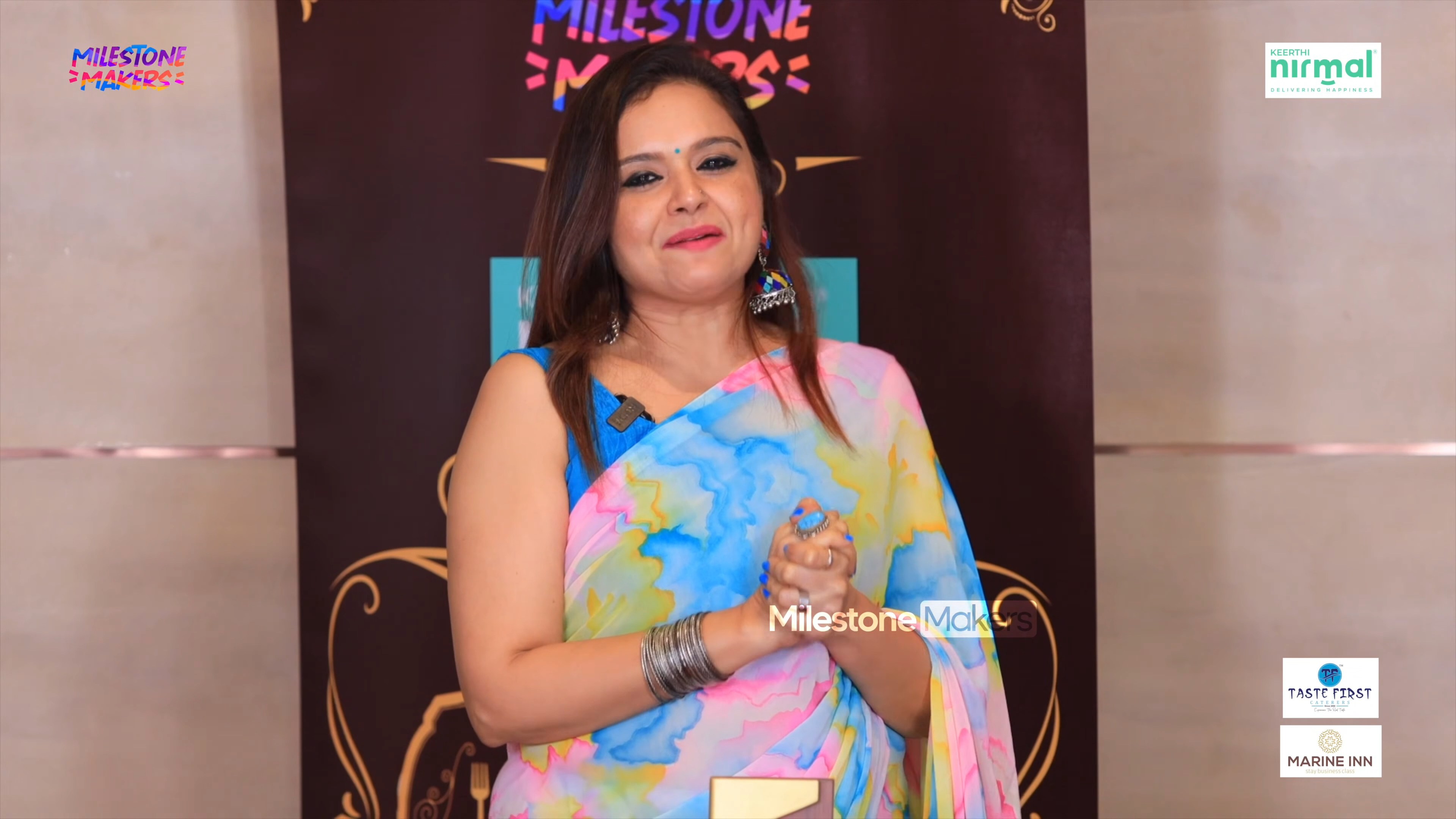 Reena Basheer Fleshy Open Deep Navel Hole in Orange Saree mp4 snapshot 00 00 559 — Postimages