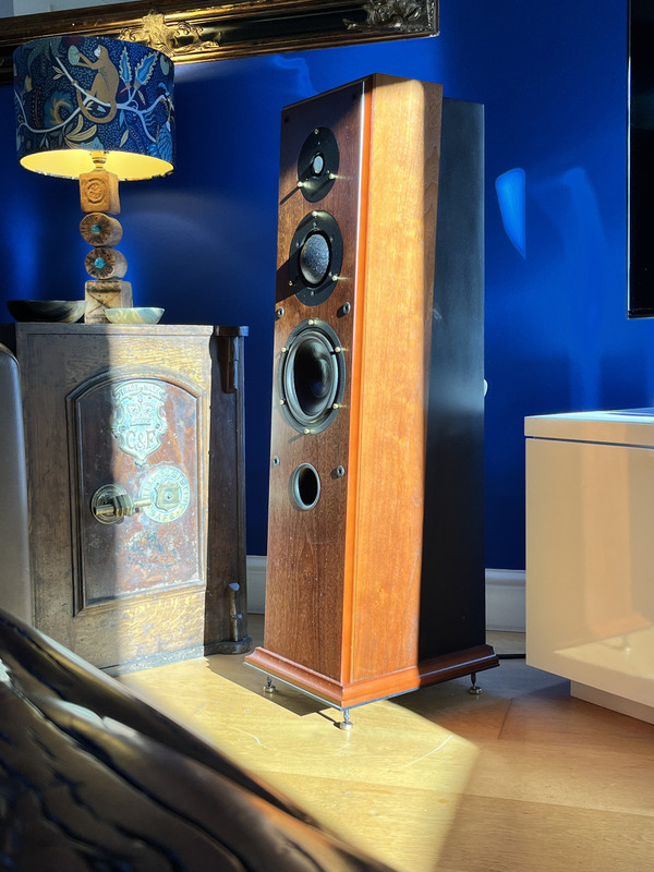 [IC] - Ruark Crusader II | pink fish media