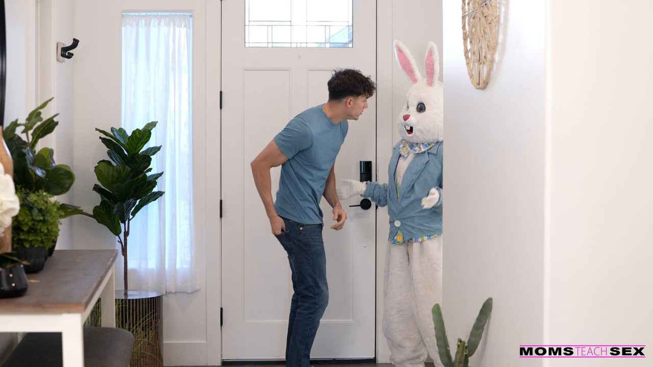 Emma Rosie Whitney OC An Easter Fuck For Stepmom And Stepsis MOMSTEACHSEX mp4 0001 — Postimages