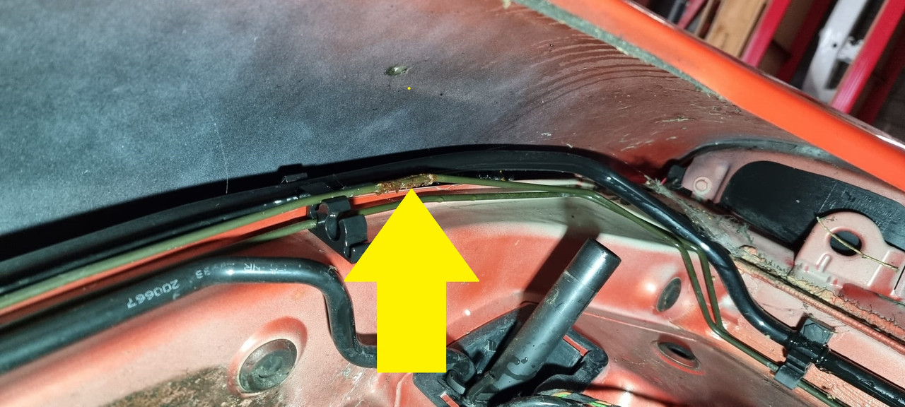 Brake pipe corrosion arrowed — Postimages