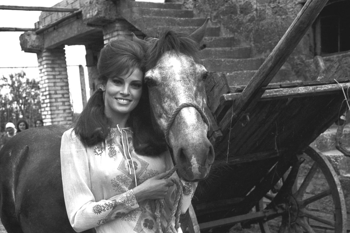 raquel welch f75 — Postimages