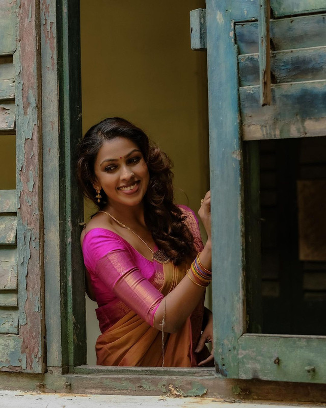 srinikha01 — Postimages