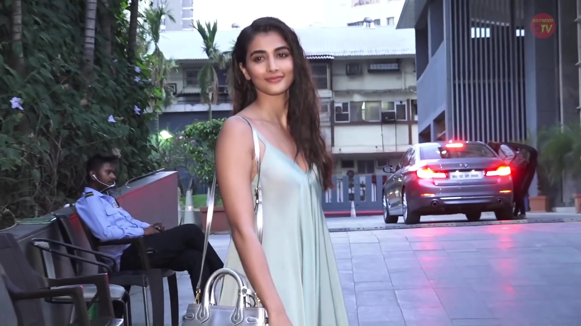 2f mp4 00002 — Postimages