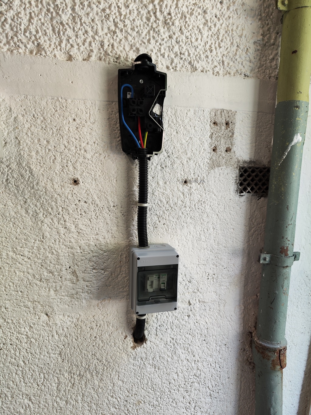 4 cable termine — Postimages