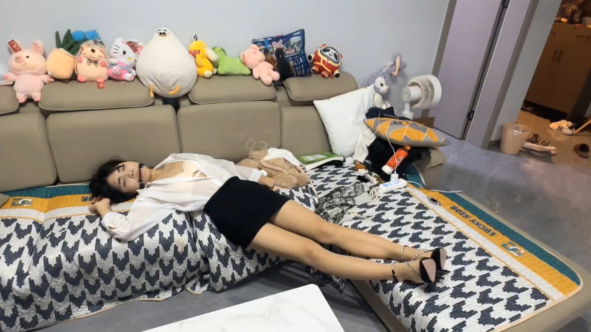 欢乐谷 OL奴隶秘书 mp4 20231010 094612 615 — Postimages