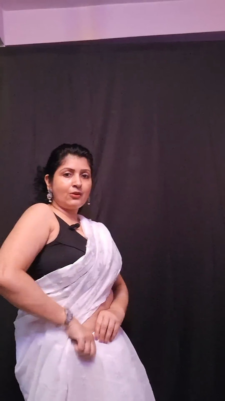 bengali busty aunty cleavage navel in white saree mp4 snapshot 01 05 ...