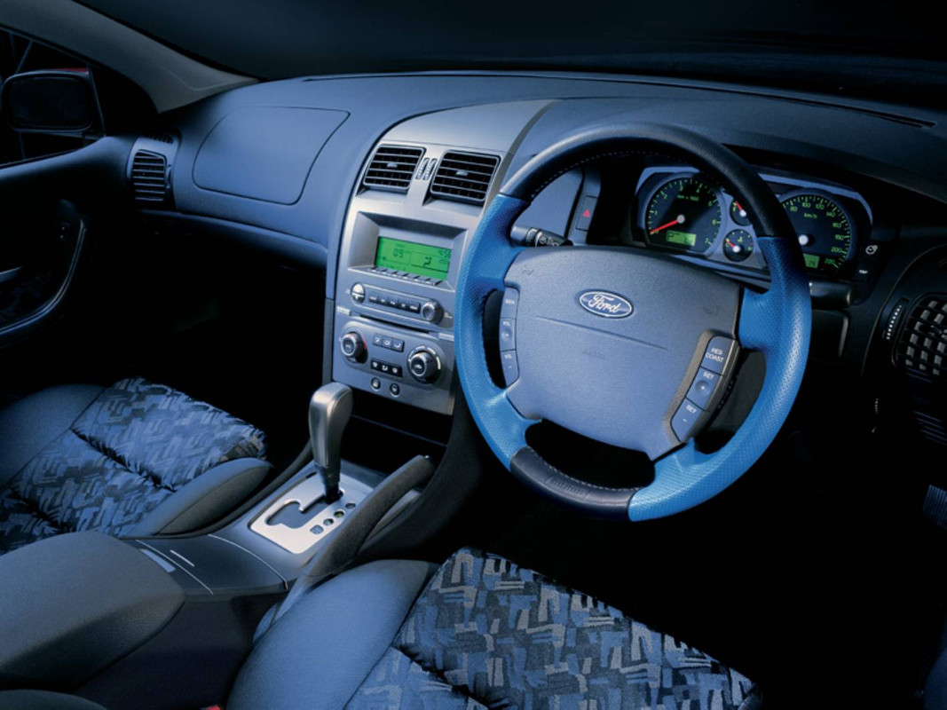 BA FALCON XLS INTERIOR WITH MOMO STEERING WHEEL — Postimages