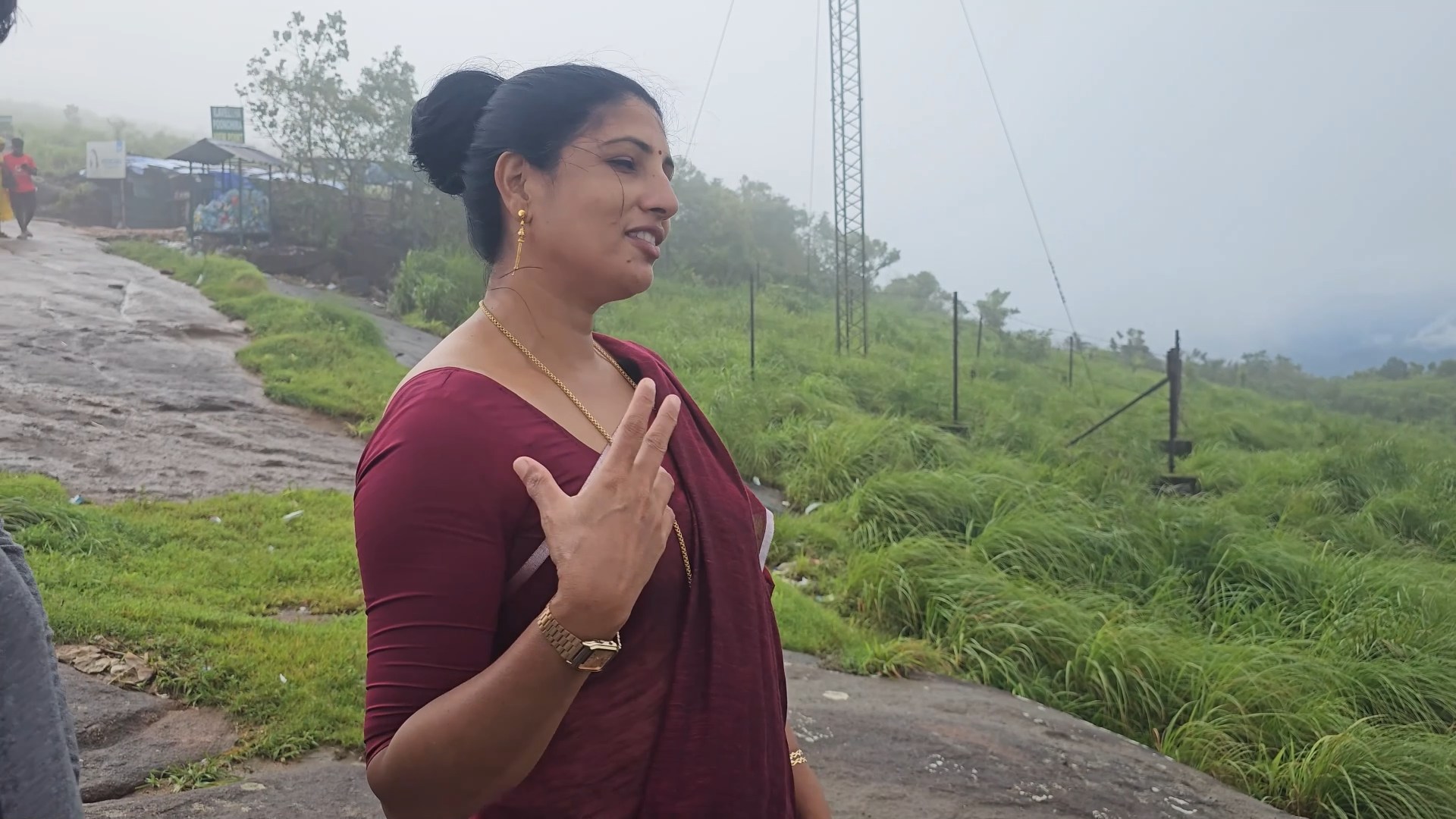 Seema Vlogger Sexy Big Deep Open Navel slips in Maroon Saree mp4 snapshot 01 14 241 — Postimages