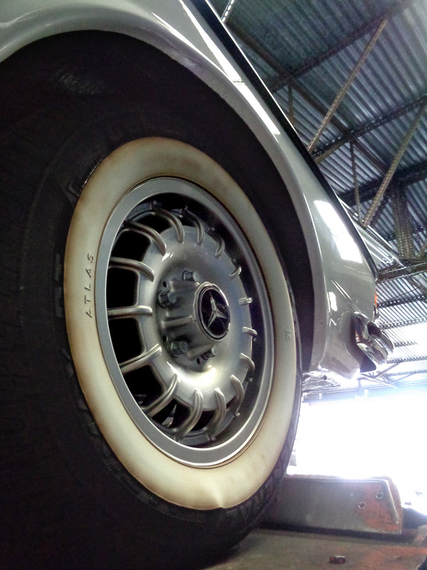 MERC W123 280 E EA2001 Bd2 — Postimages