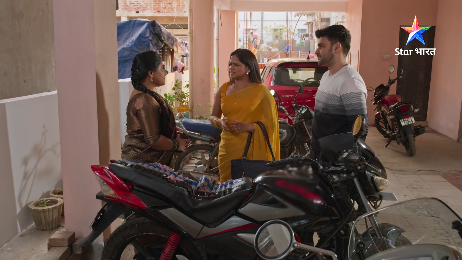 Sexy Lady and hot other girl sizzling scenes froms avdhaan india mp4 snapshot 10 26 334 — Postimages