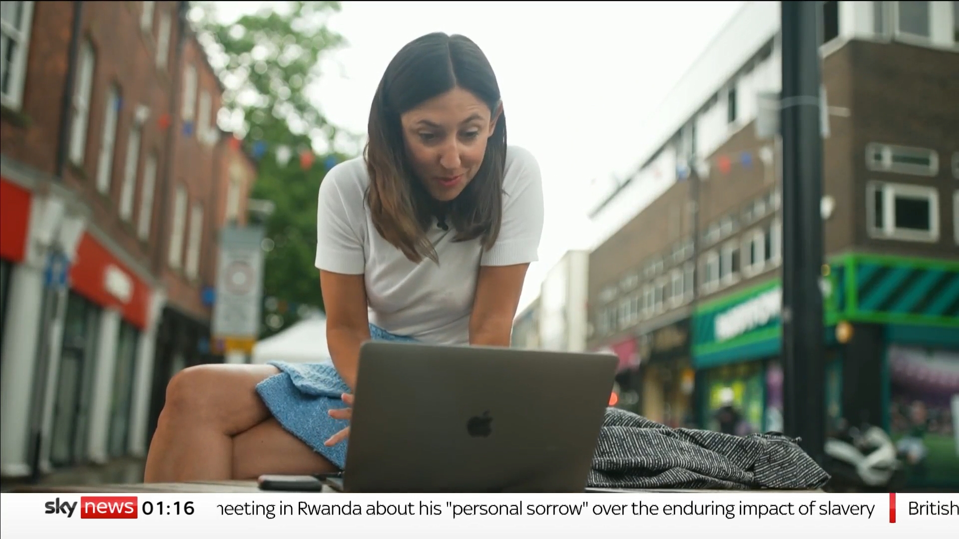 Liz Bates 250622 mp4 snapshot 00 25 325 — Postimages