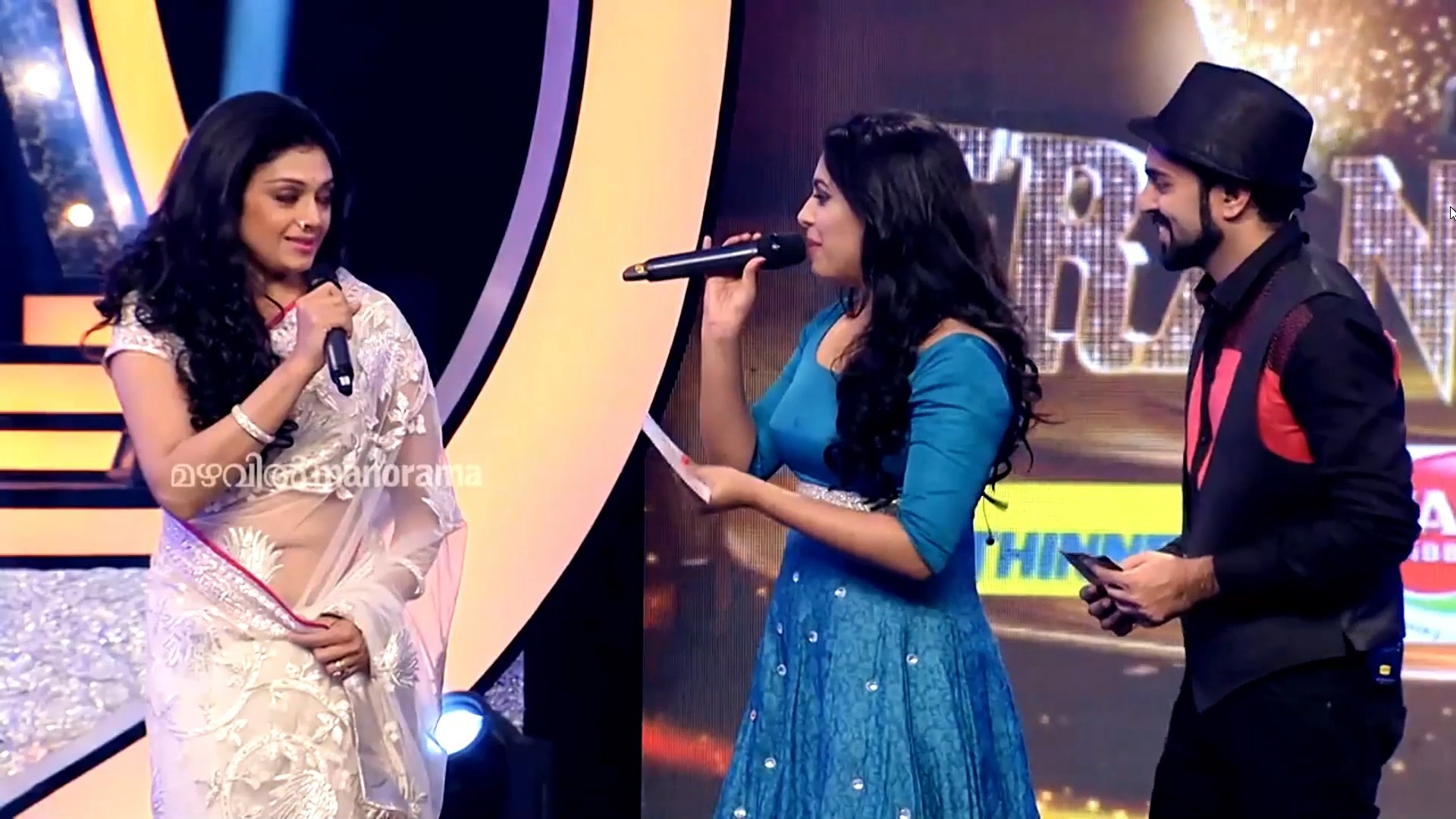 Navel Queen Shobana Sexy Wide Open Belly and Deep Navel Hole in White ...