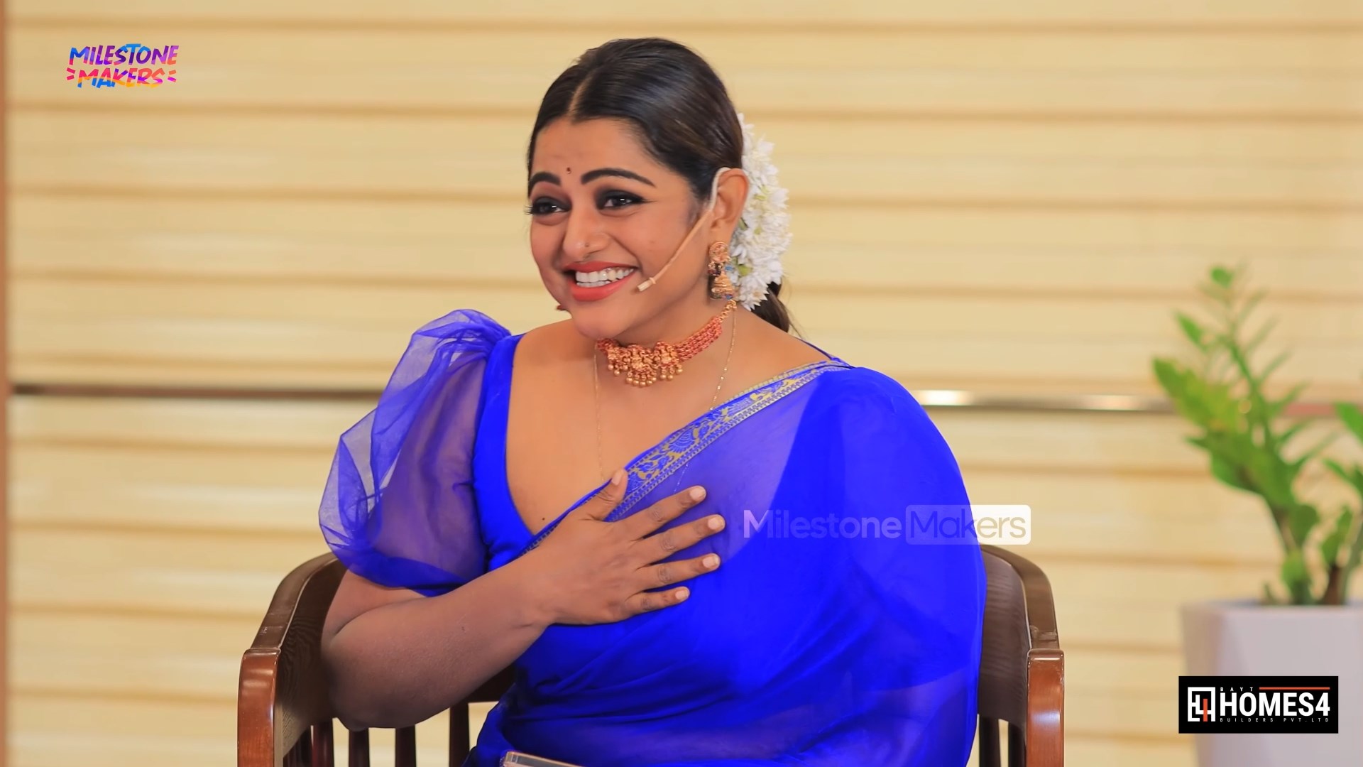 Meera Anil Hot cleavage in violet saree mp4 snapshot 00 12 837 — Postimages