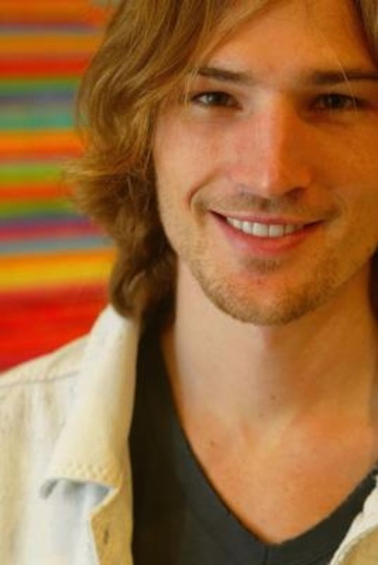 Classify & place American actor/singer/model/lawyer Lucas Babin