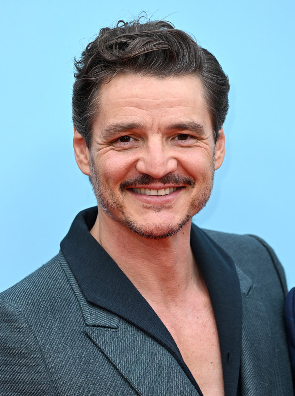 Pedro Pascal 063 — Postimages